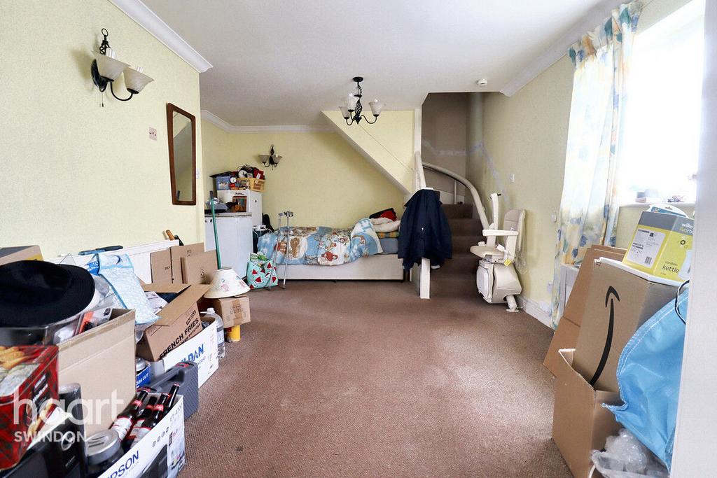 Olive Grove, Swindon 4 bed semi-detached house - £310,000