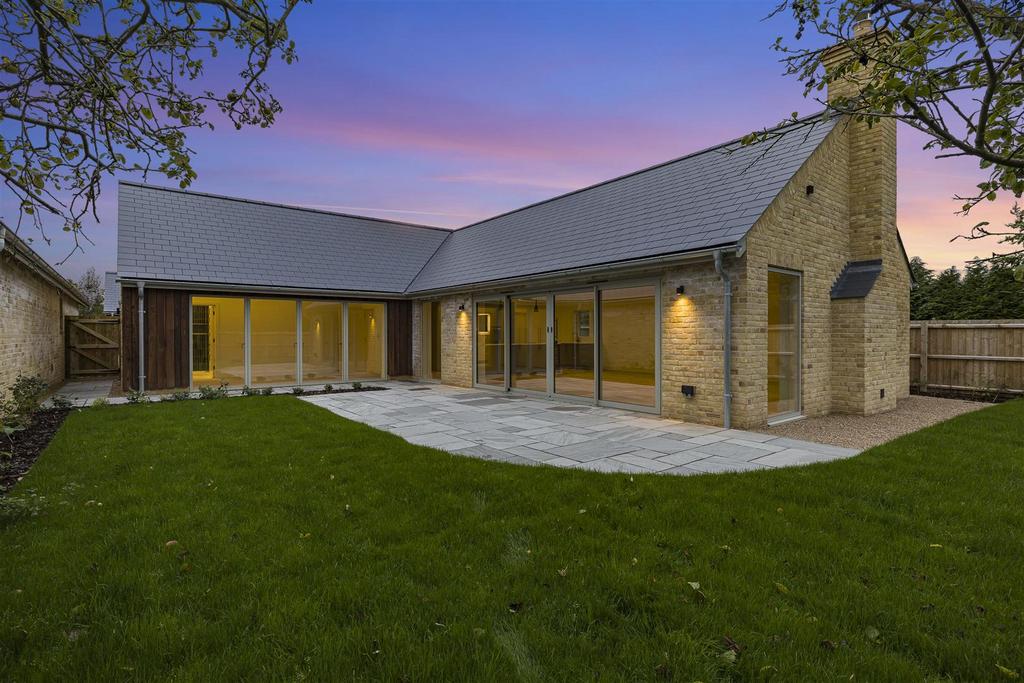 Barton Road, Cambridge CB23 4 bed detached bungalow for sale - £995,000