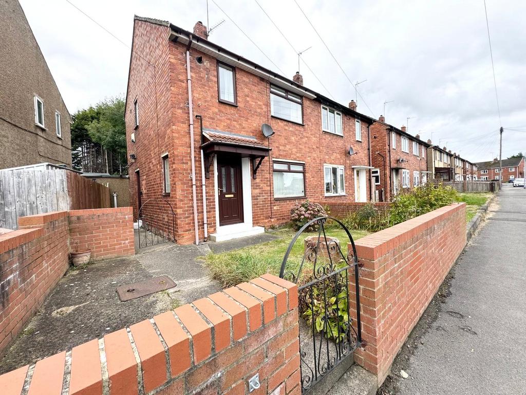 Lincoln Drive, Crook DL15 2 bed semi-detached house - £60,000