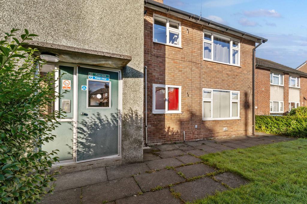 Northway, Lymm WA13 1 bed ground floor flat - £115,000