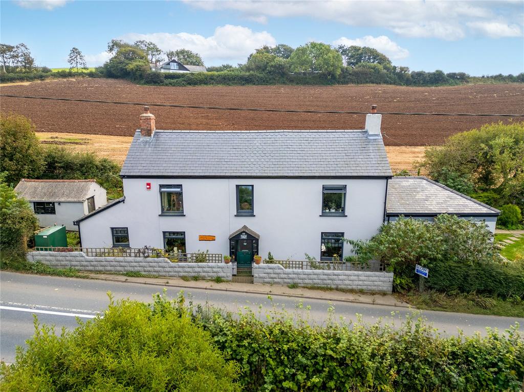 Horns Cross, Bideford 3 bed detached house - £475,000