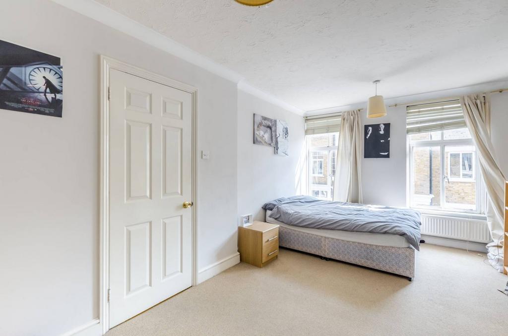 Hillgate Place, Balham, London, SW12 2 bed flat - £2,450 pcm (£565 pw)