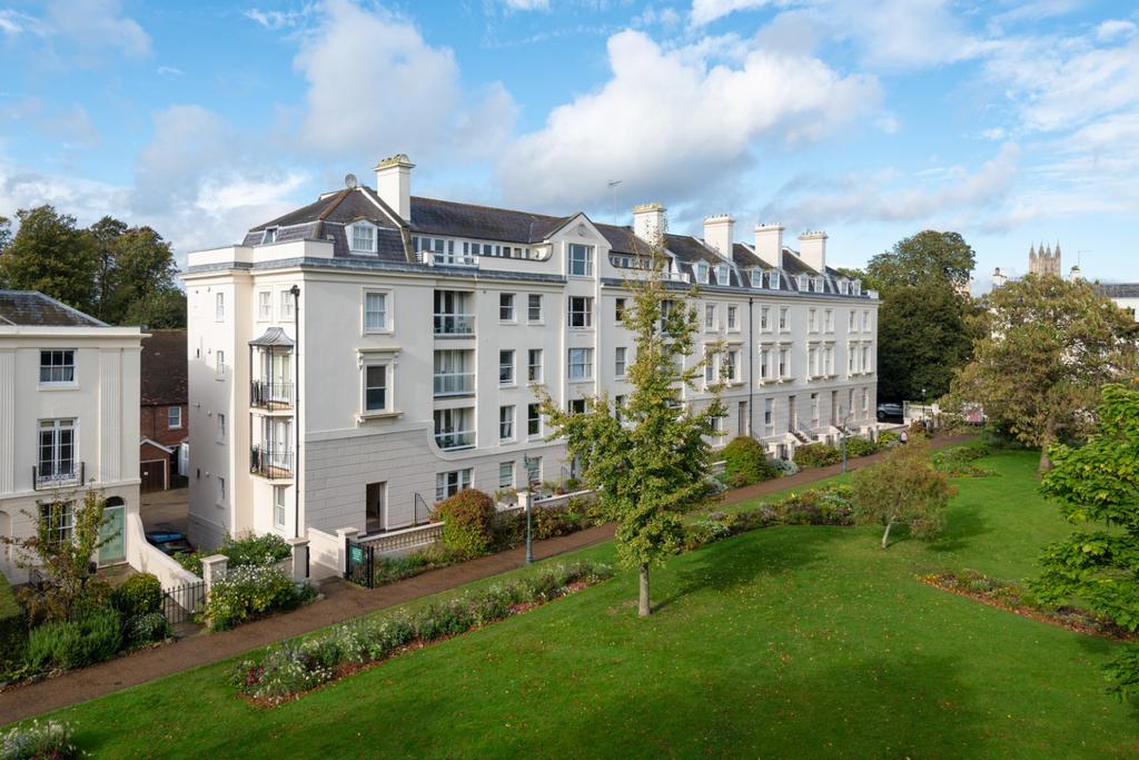 Dane John Court, Canterbury 2 bed ground floor flat - £375,000
