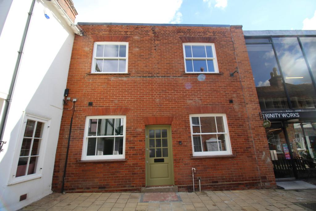Trinity Street, Colchester, CO1 1 bed ground floor flat - £950 pcm (£ ...
