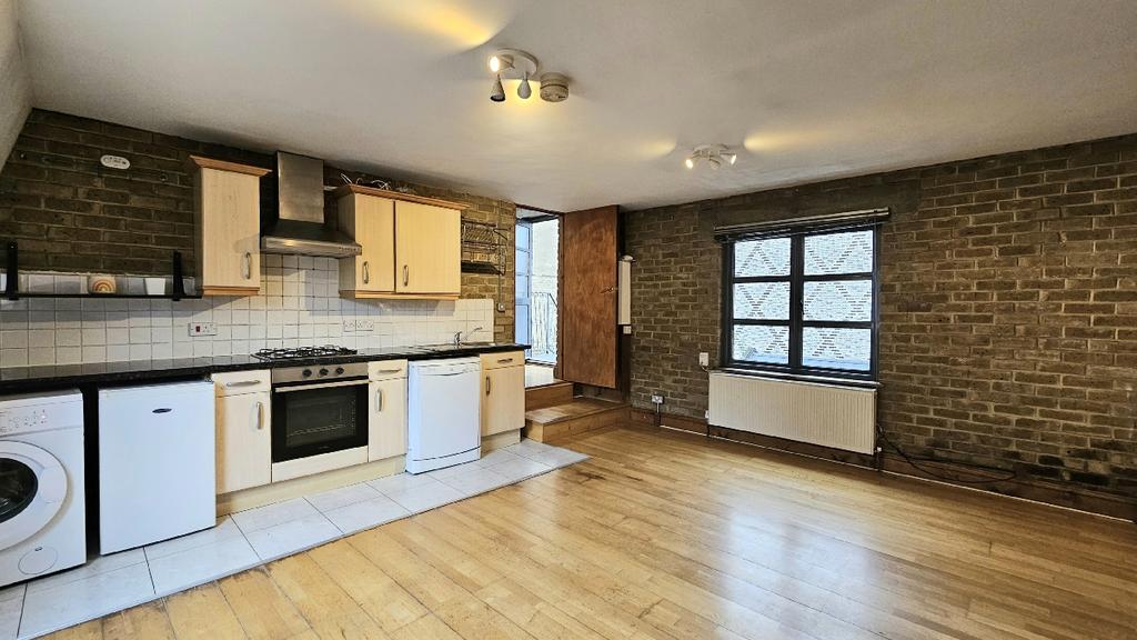 Curtain Road, London, Shoreditch 2 bed apartment - £2,500 pcm (£577 pw)