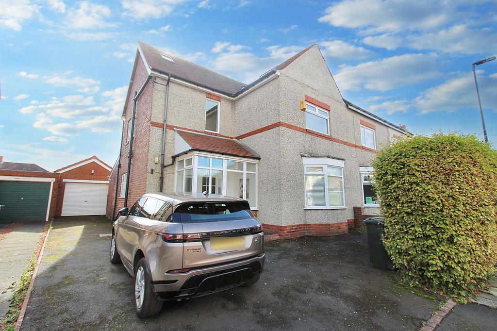 Pinewood Avenue, North Gosforth... 4 bed semi-detached house - £350,000