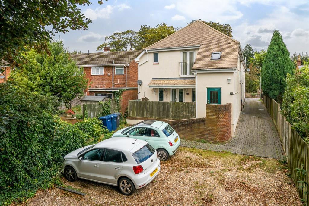 Upper Hale Road, Farnham, Surrey, GU9 1 bed flat - £950 pcm (£219 pw)