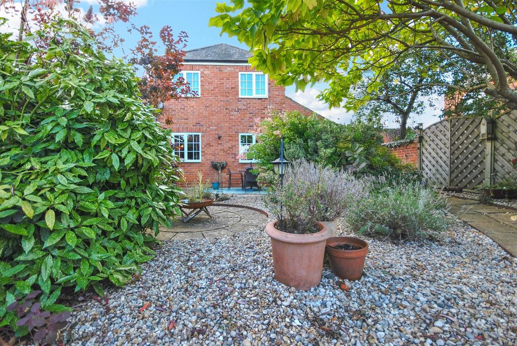 Manor Close, Harpole 2 bed cottage - £295,000
