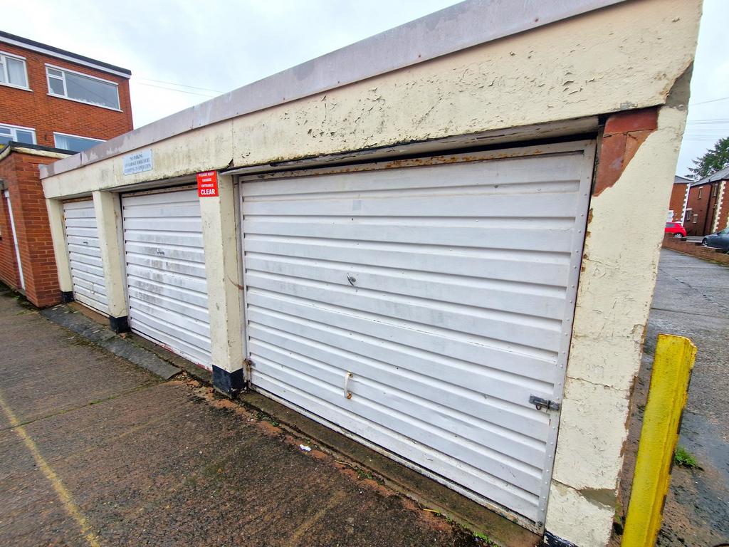 Francis Close, Exeter EX4 Property - £69,950