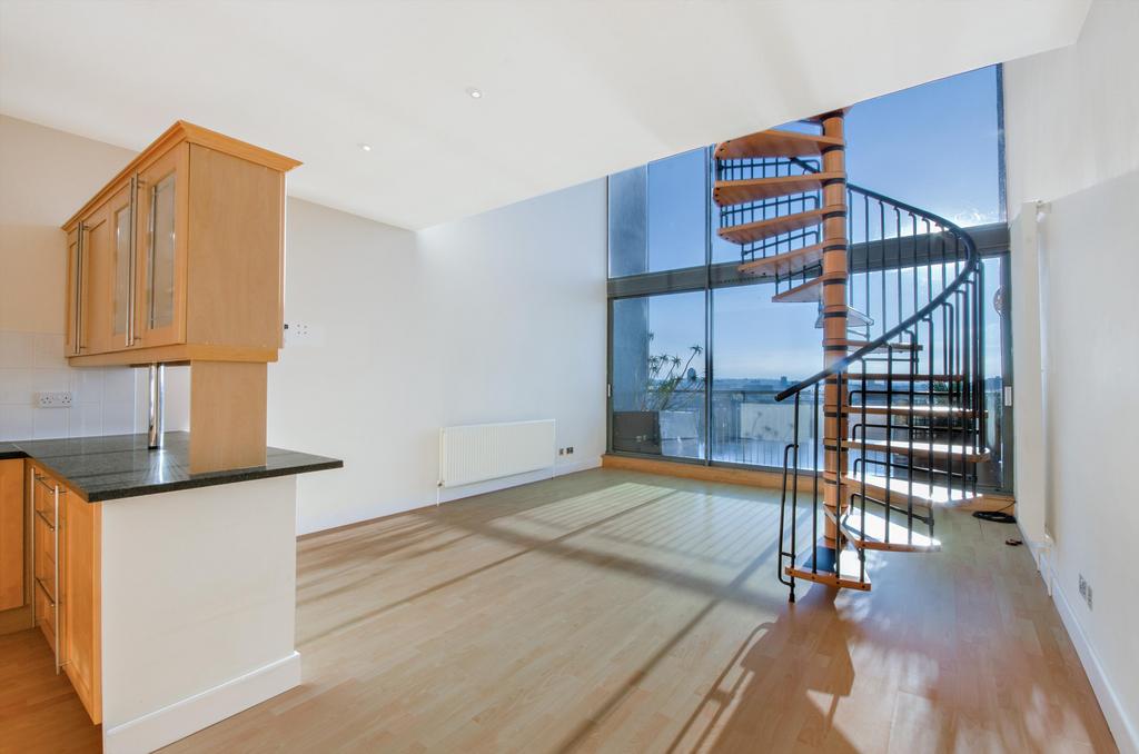City Harbour, 8 Selsdon Way, London, E14 2 bed flat - £3,033 pcm (£700 pw)
