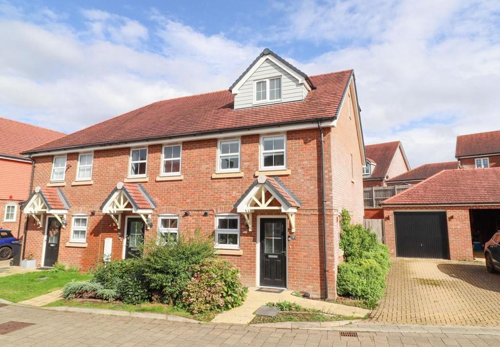 Tudgey Gardens, Crookham Village GU51 3 bed end of terrace house - £425,000