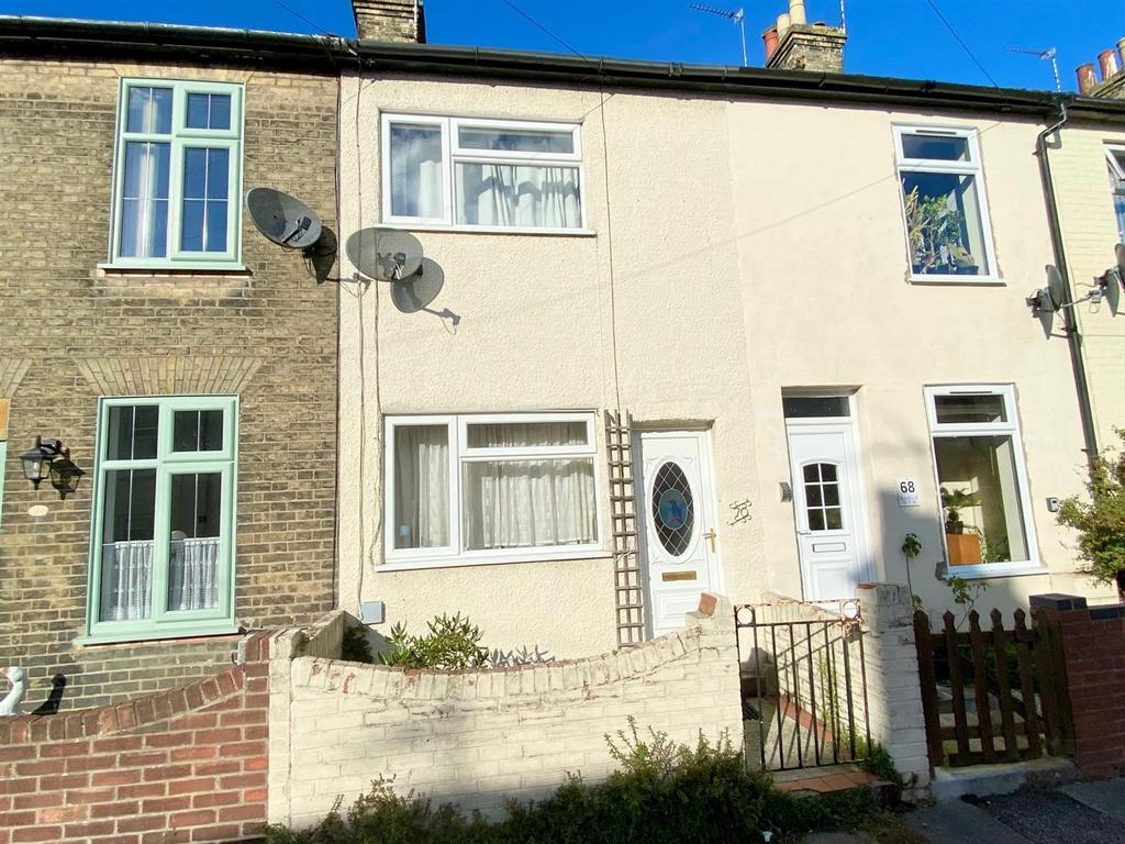 Milton Road West, Lowestoft, Suffolk... 2 bed terraced house - £100,000