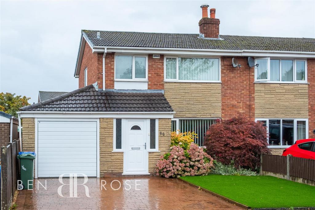 Park Avenue, Euxton, Chorley 3 bed semi-detached house - £209,995