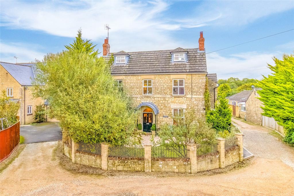 Witts Lane, Wiltshire SN5 5 bed detached house - £950,000