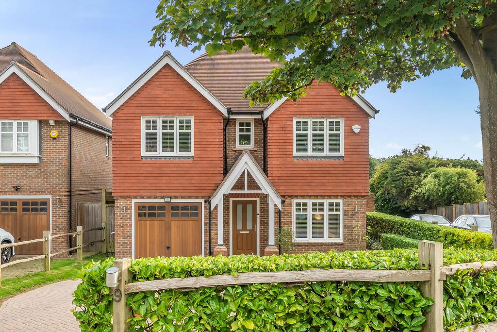 Walnut Grove, Banstead SM7 4 bed detached house for sale - £1,000,000