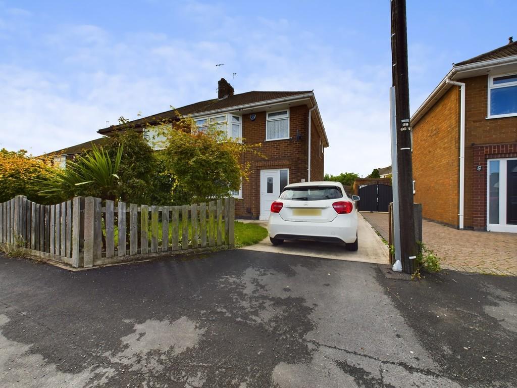 Blacksmith Lane, Calow 3 bed semi-detached house - £800 pcm (£185 pw)