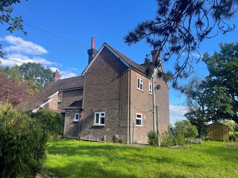 Itchingfield nr. Horsham 3 bed semi-detached house - £1,500 pcm (£346 pw)