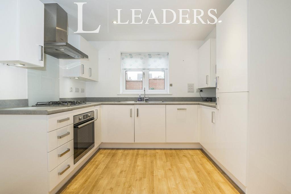 Lewry Road, Botley, SO32 3 bed detached house - £1,600 pcm (£369 pw)