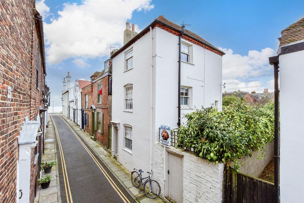 Dolphin Street, Deal, Kent 2 bed link detached house - £550,000