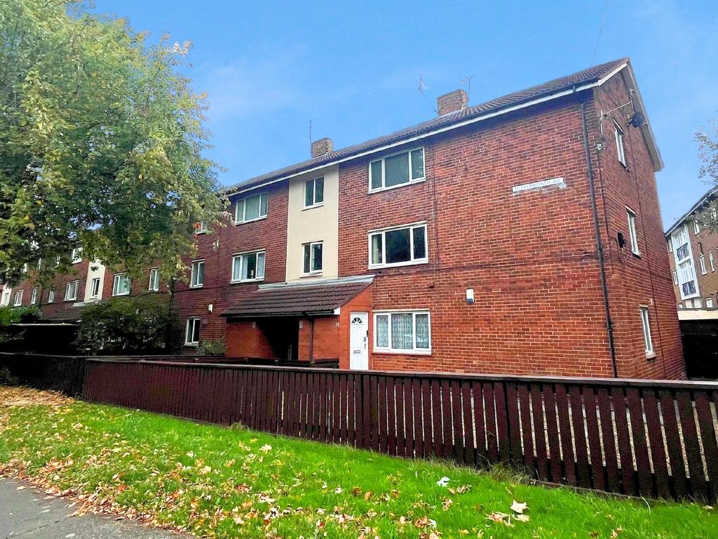 Lutterworth Road East, Longbenton... 2 bed flat - £85,000