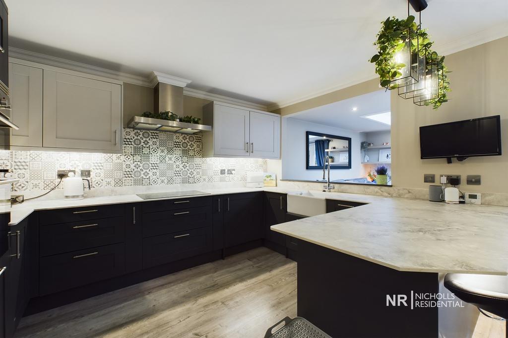 Headley Grove, Tadworth, Surrey. KT20 2 bed terraced bungalow - £425,000