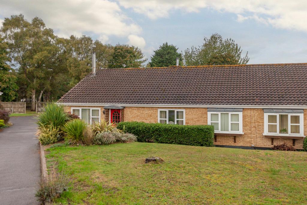 Greenways, Sutton Heath, IP12 3TP 3 bed semi-detached bungalow - £300,000