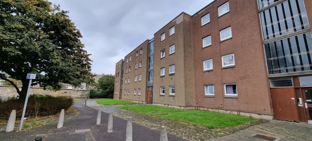Gordon Street, Edinburgh, EH6 2 bed flat - £1,500 pcm (£346 pw)