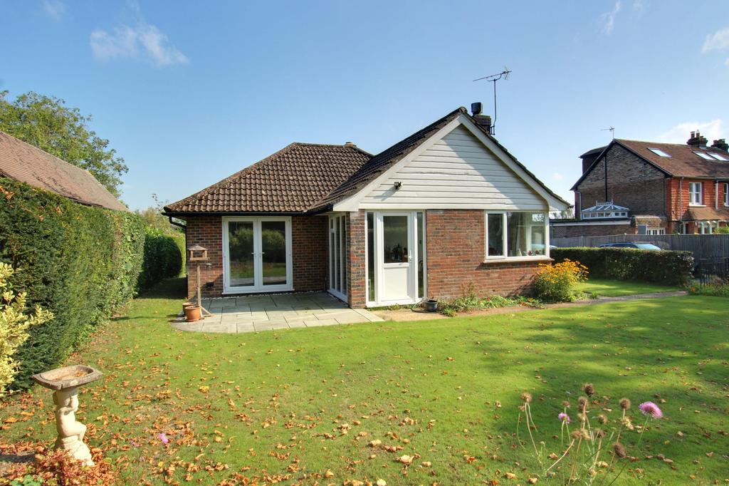 Coppards Close, Wivelsfield Green, RH17 2 bed bungalow - £400,000