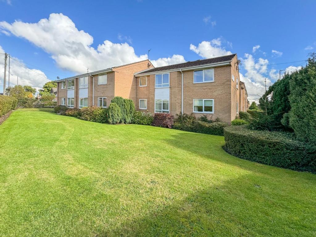 Chartwell Court, Shadwell 2 bed flat - £180,000