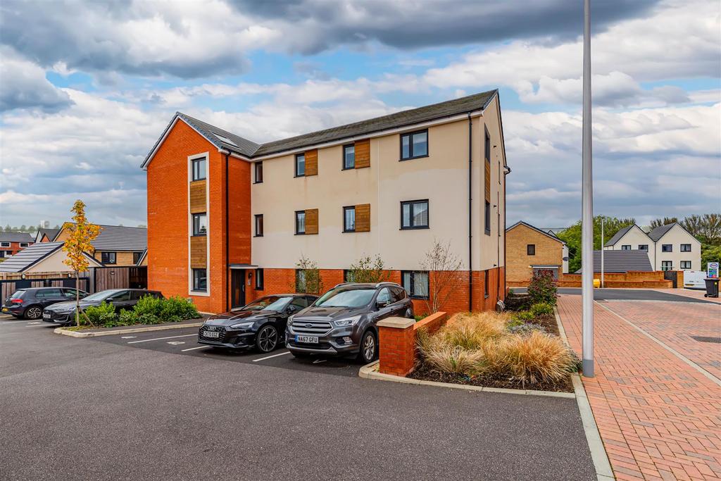 Clos y Gadwyn, Cardiff CF5 2 bed apartment - £250,000