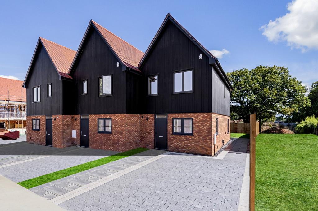Fernfield Lane, Hawkinge, Folkestone... 3 bed end of terrace house - £ ...
