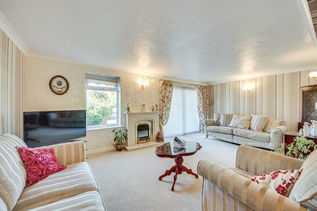 Byron Close, Liverpool L37 3 bed apartment - £280,000