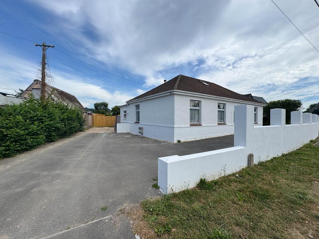 Wimborne Road West, Wimborne, BH21 4 bed detached bungalow for sale - £ ...