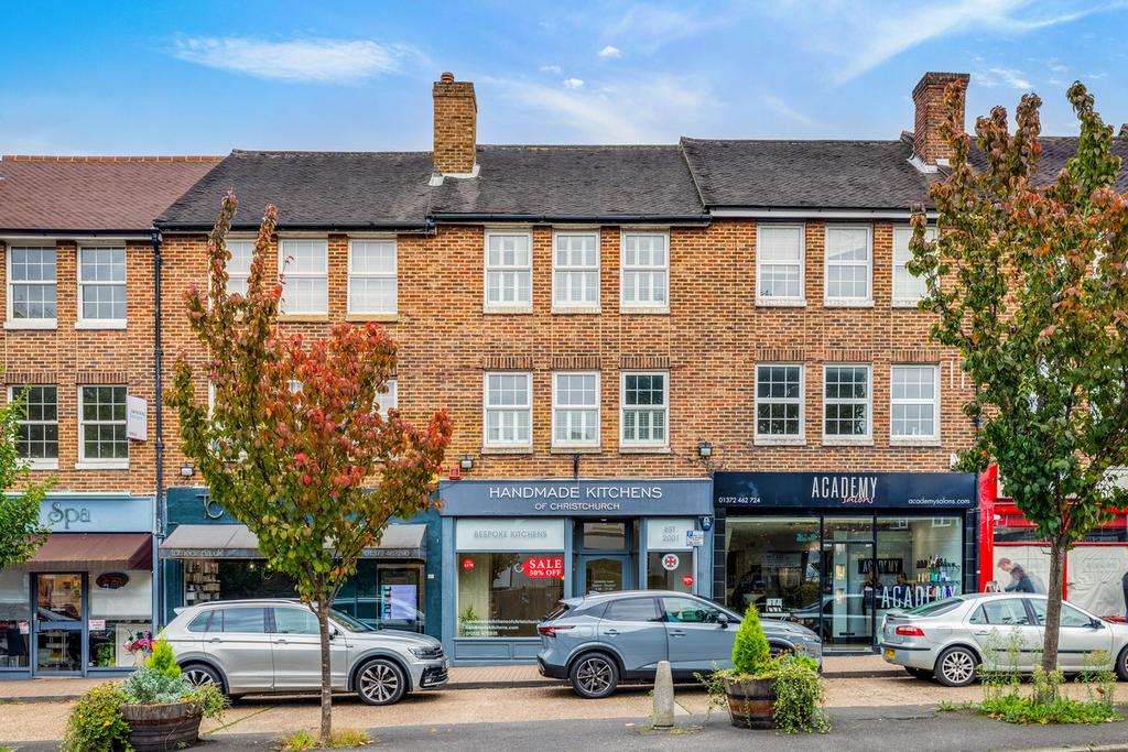 Hare Lane, Claygate, Esher 3 bed maisonette - £425,000