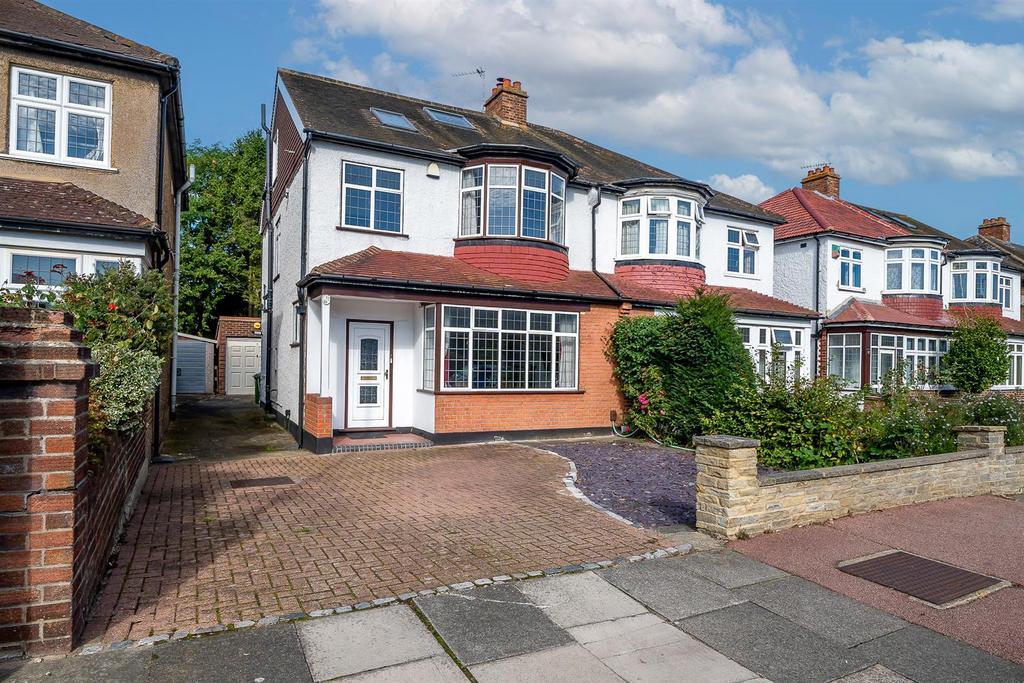 Green Lane, London SE9 3 bed semi-detached house - £3,000 pcm (£692 pw)