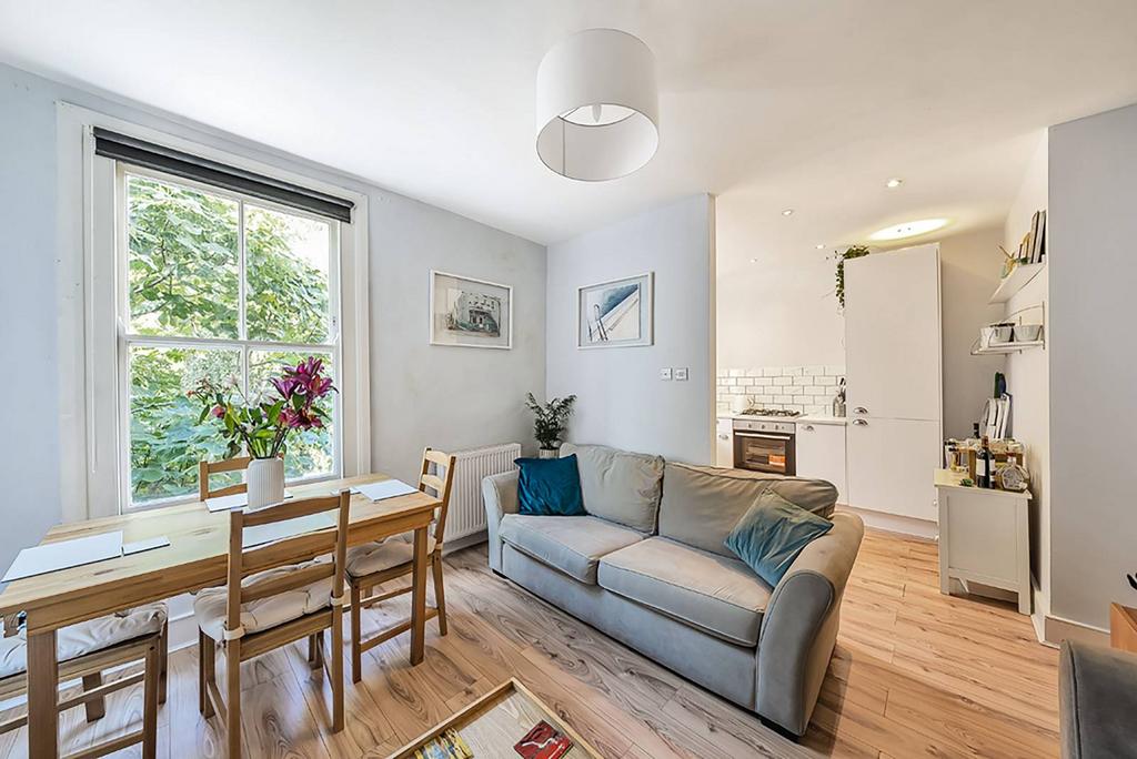 Stockwell Road, Brixton, London, SW9 1 bed flat - £2,400 pcm (£554 pw)