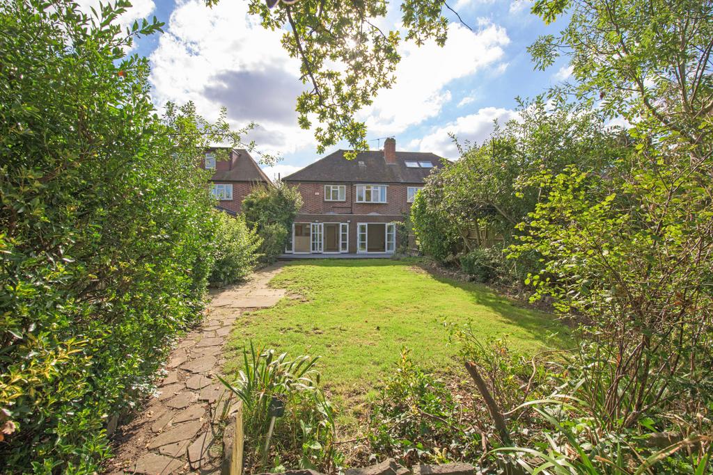 Lauderdale Drive 4 bed semi-detached house - £5,250 pcm (£1,212 pw)