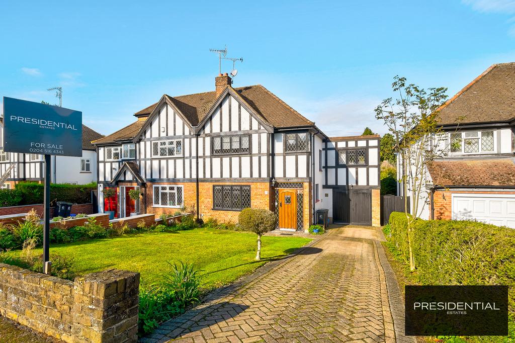 Loughton IG10 4 bed semi-detached house - £900,000