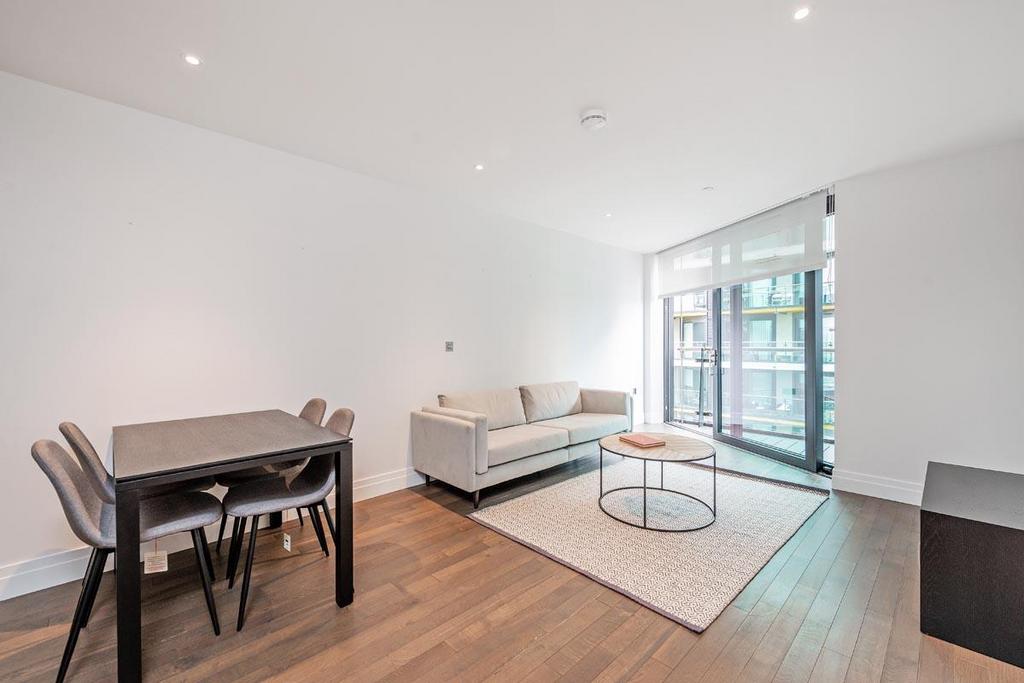 2 Riverlight Quay, Nine Elms, London... 2 bed flat - £3,683 pcm (£850 pw)