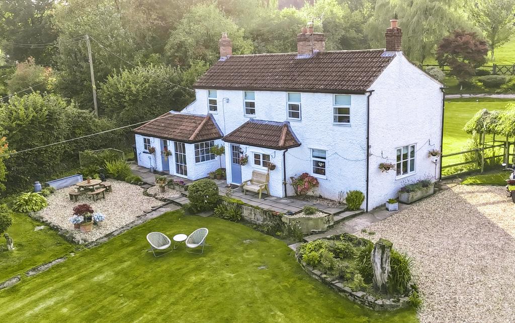 High Meadows, Woolaston Common, GL15 6NY 4 bed detached house - £880,000