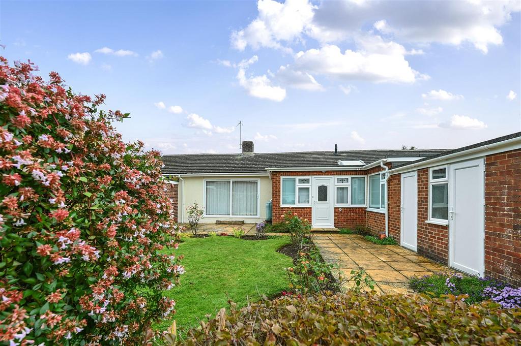 Fairthorne Rise, Basingstoke RG24 3 bed bungalow - £400,000