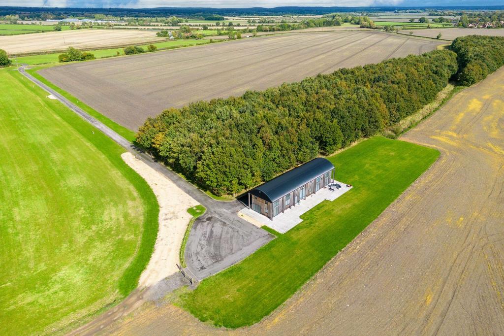 West Hanney, Wantage, OX12 4 bed barn conversion for sale - £1,500,000
