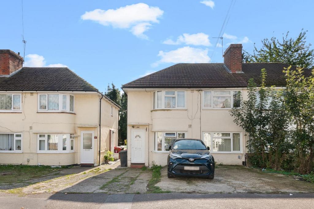 Slough SL1 2 bed maisonette - £255,000