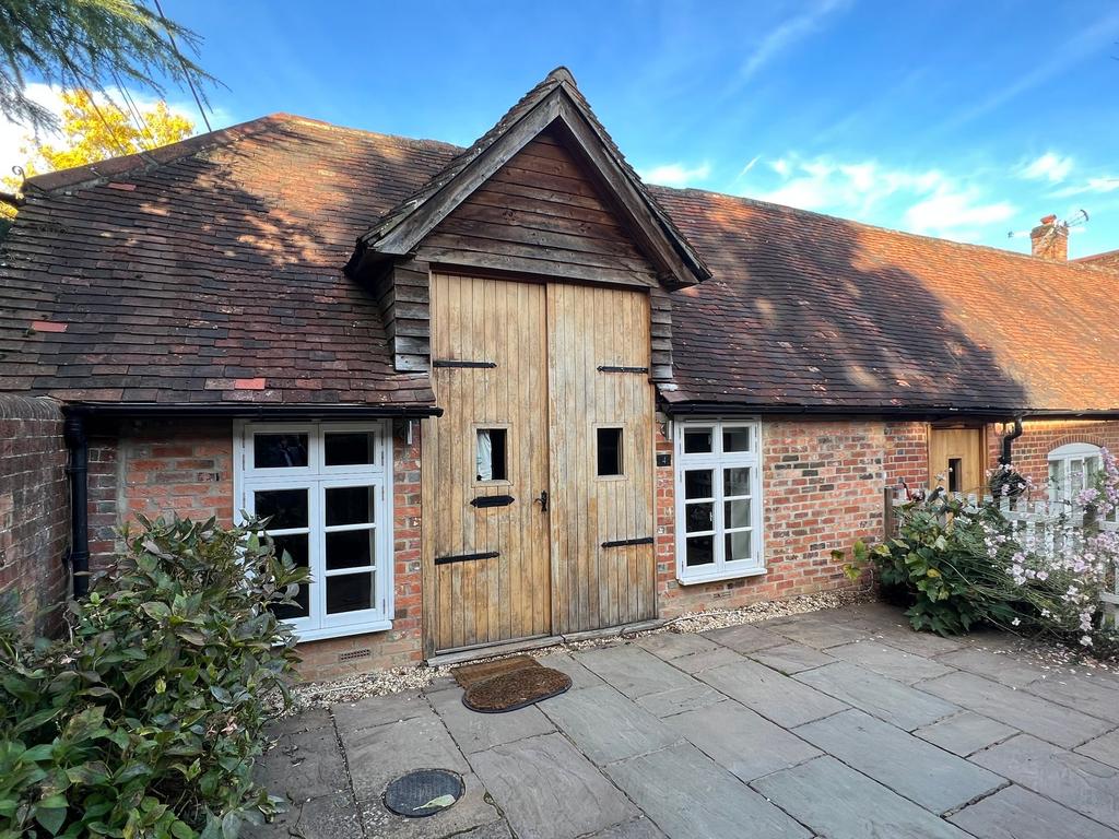 Main Road, Hursley, SO21 2 bed terraced house - £1,450 pcm (£335 pw)