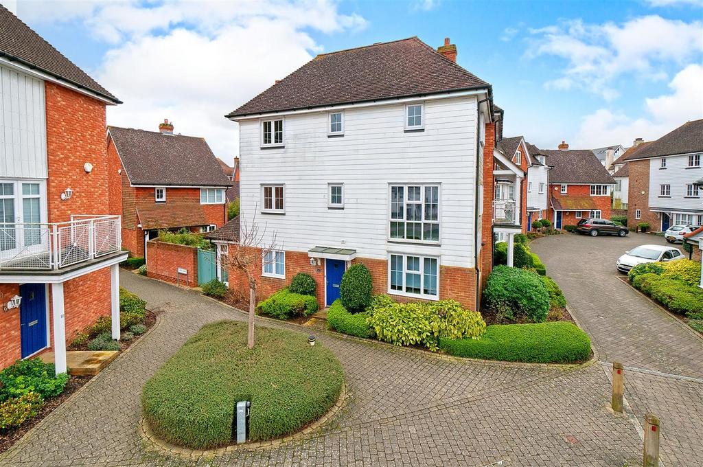 11 Ames Way, Kings Hill, ME19 4HT 4 bed semi-detached house - £1,850 ...