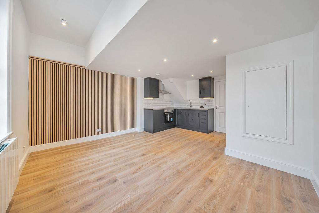 Old Bank Chambers, London Road 1 bed maisonette - £1,000 pcm (£231 pw)