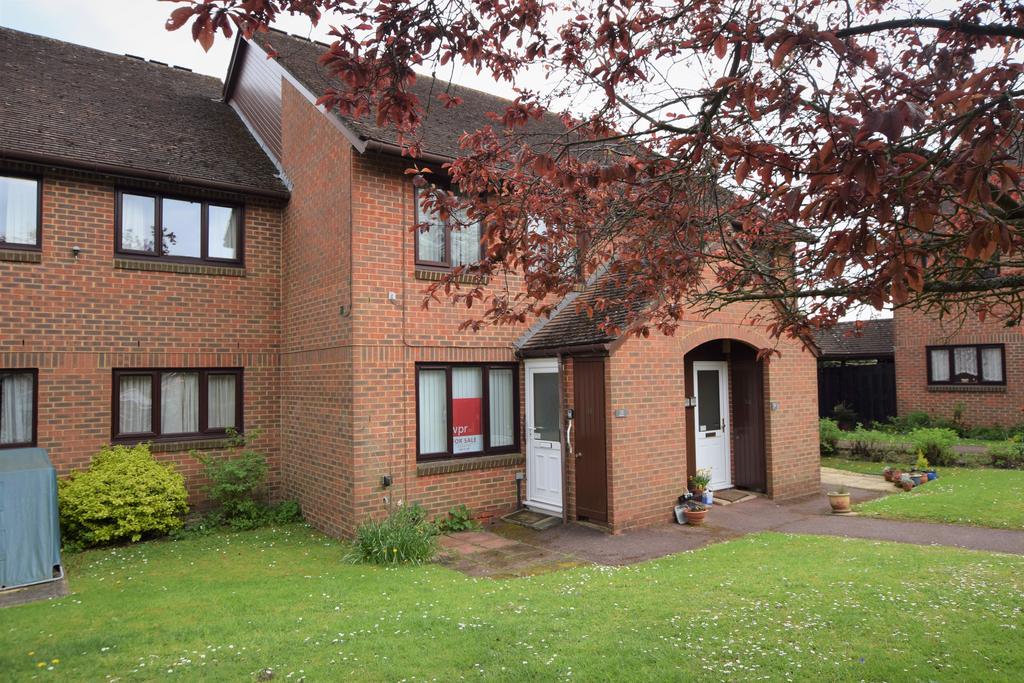 Adams Way, Alton, Hampshire, GU34 1 bed apartment for sale - £115,000
