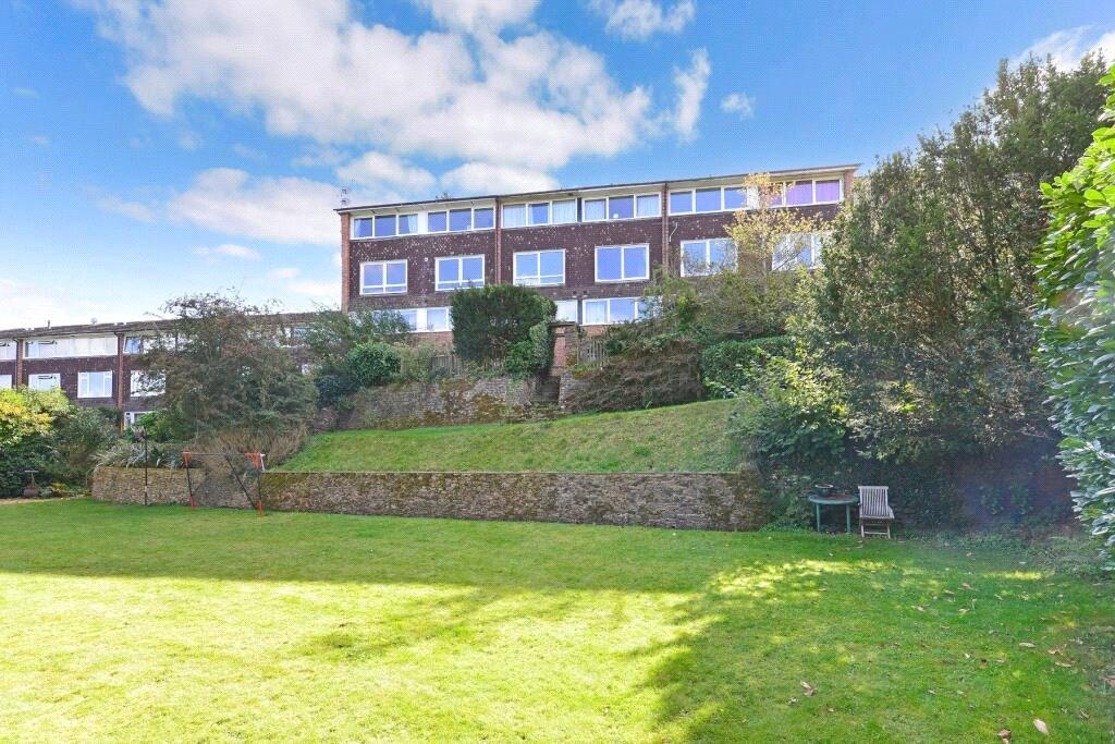 Hill Court, Godalming, Surrey, GU7 3 bed terraced house - £1,500 pcm (£ ...