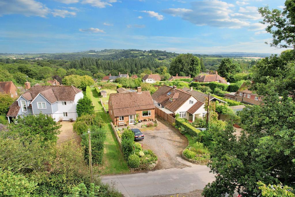 School Lane, Lodsworth, Petworth... 3 bed bungalow for sale - £565,000