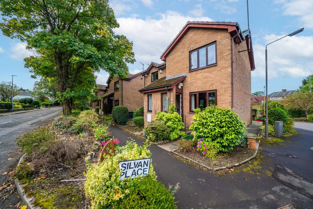 Silvan Place, Busby, East... 2 bed flat - £135,000